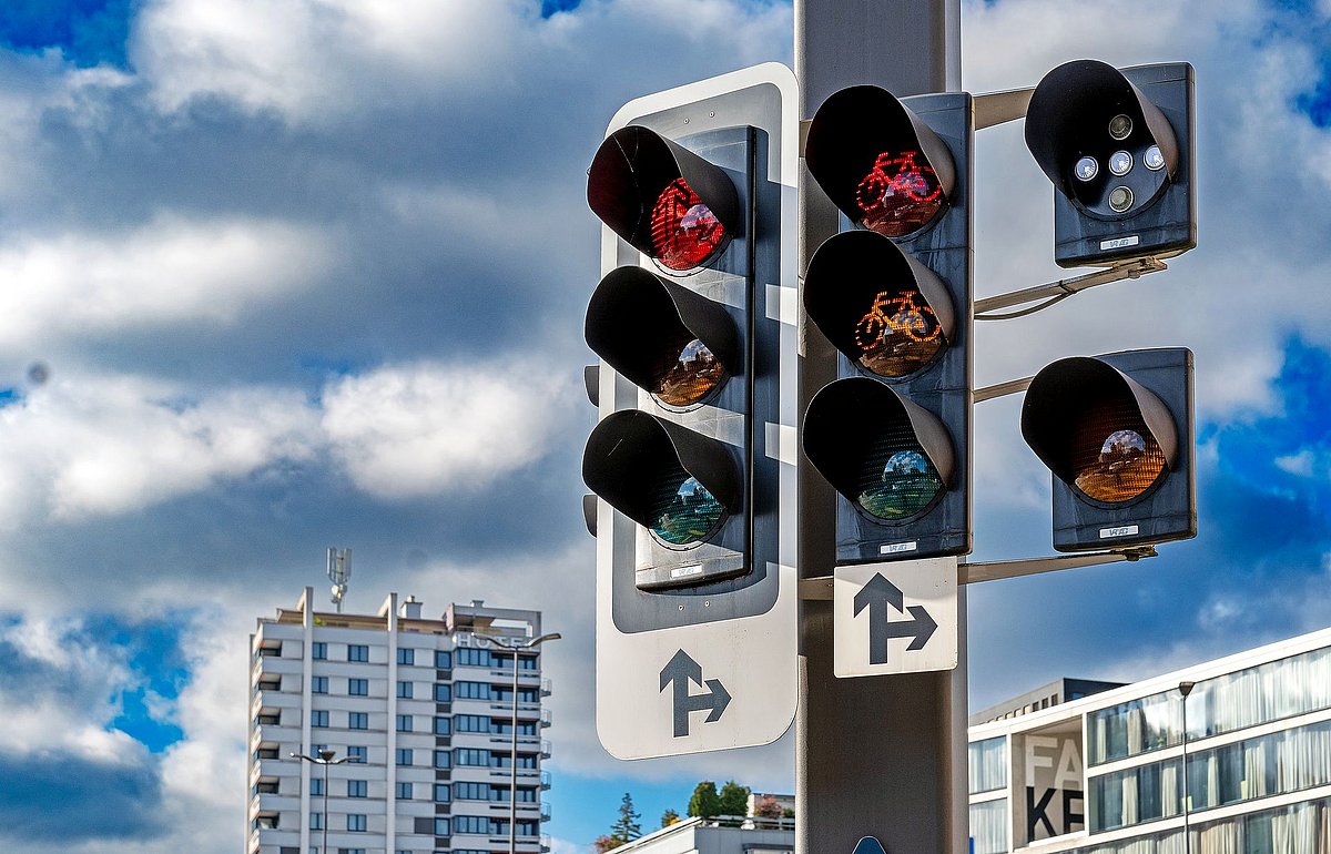 Die stillen Dirigenten des Verkehrs – In Ampeln steckt mehr, als man ...
